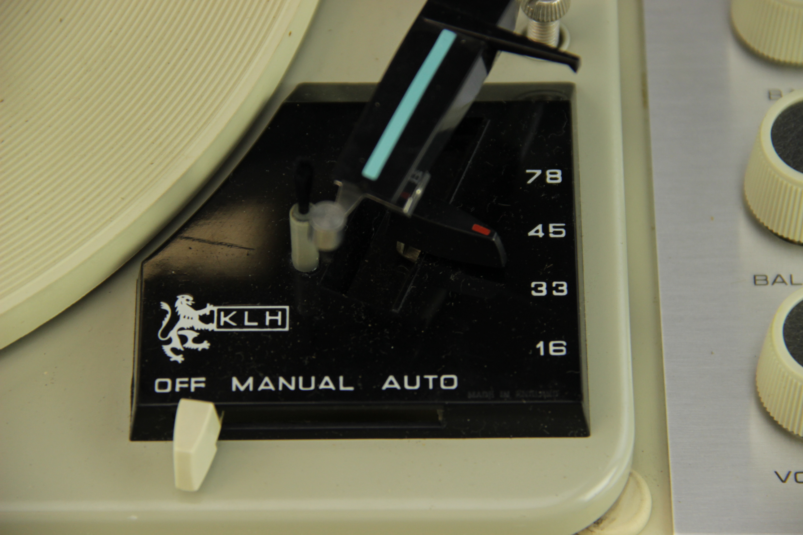 KLH Model 11 Turntable and Speaker Stereo Set | EBTH