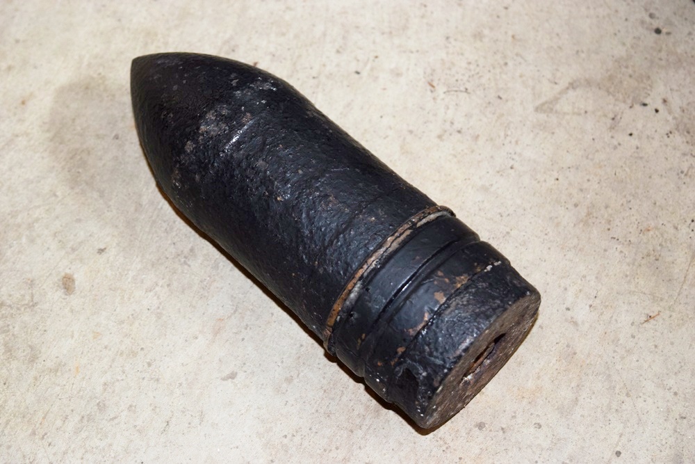 WWI Artillery Shells, Casing and Wooden Box | EBTH