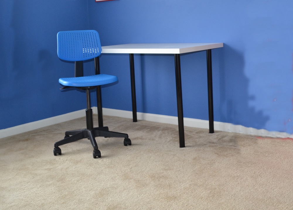 Ikea "Vika Amon" Desk & "Alrik" Chair | EBTH