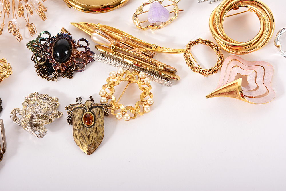 Decorative Pins | EBTH