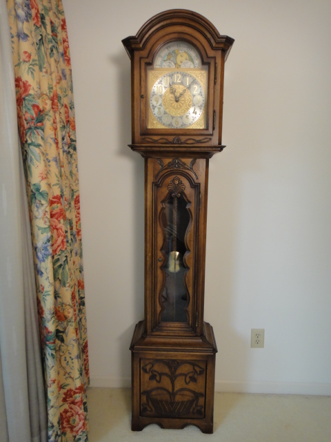 Mid-Century Colonial Mfg. Grandfather Clock | EBTH