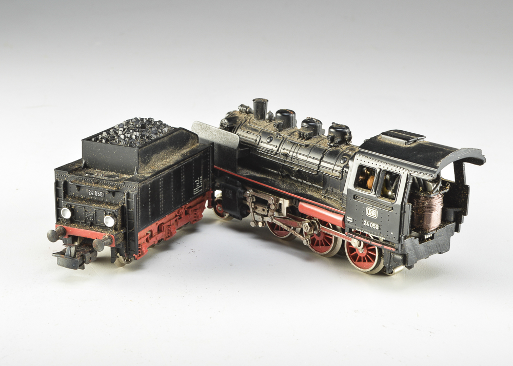 Vintage Marklin West German Made Locomotive and Tender | EBTH