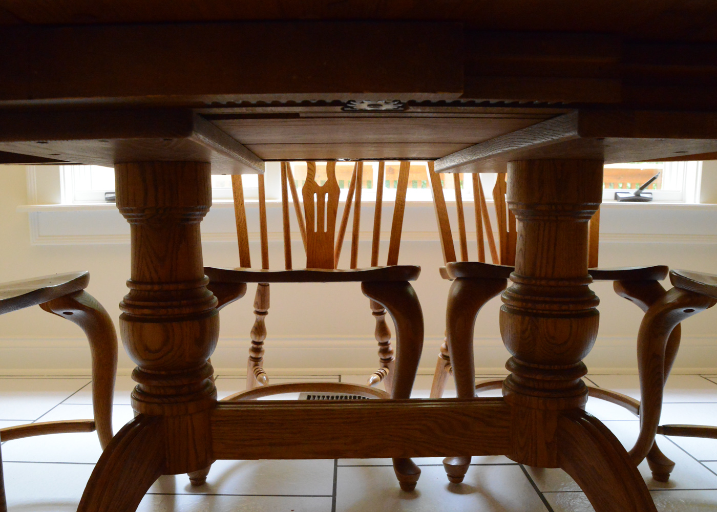 Richardson Brothers Oak Dining Table and Chairs | EBTH