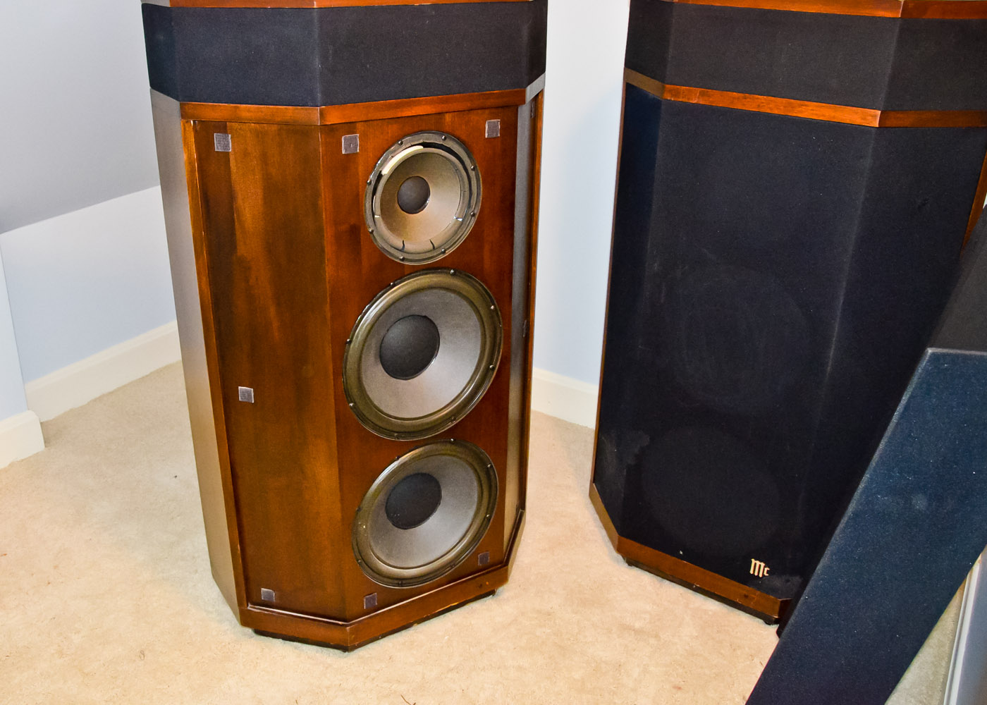 Pair of Vintage McIntosh Speakers | EBTH