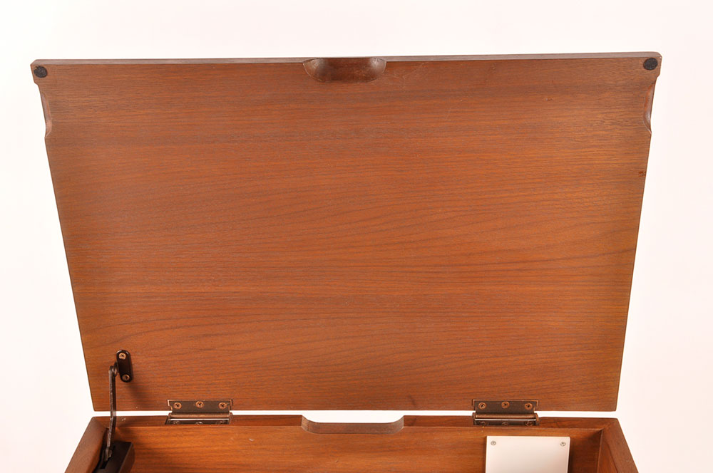KLH Mid Century Modern Pedestal Turntable With Two Speakers | EBTH