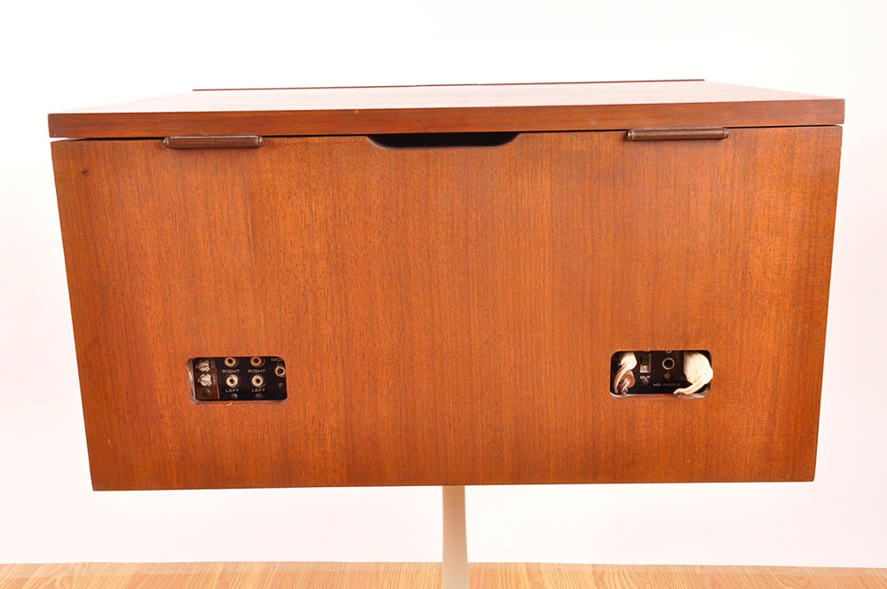 KLH Mid Century Modern Pedestal Turntable With Two Speakers | EBTH