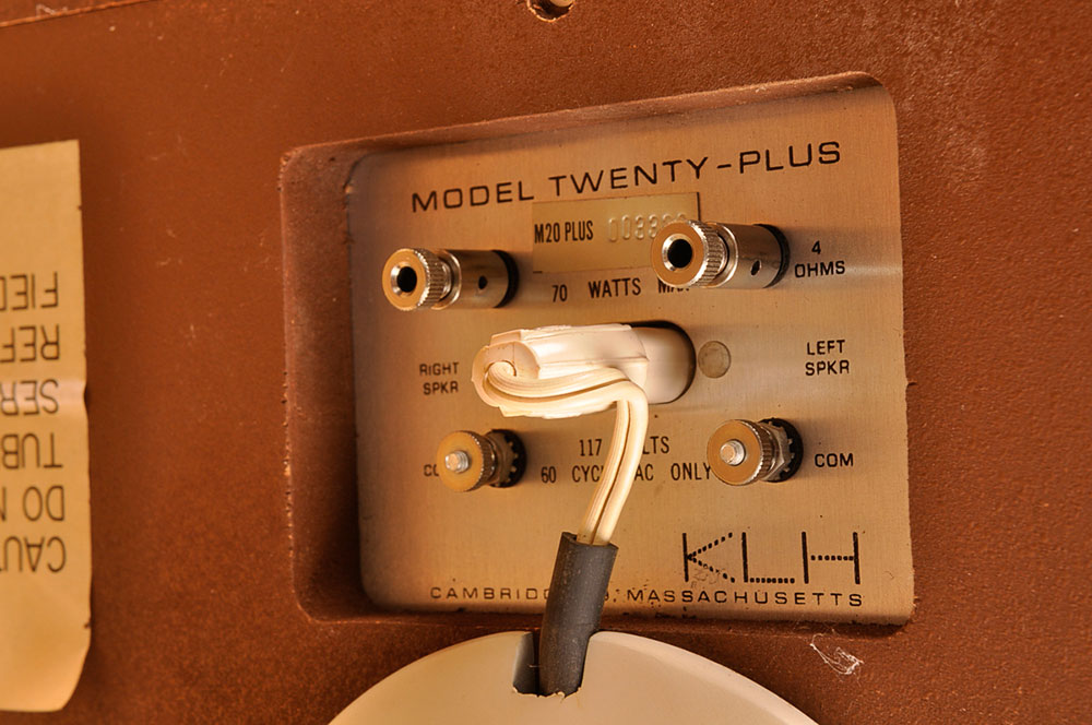 KLH Mid Century Modern Pedestal Turntable With Two Speakers | EBTH