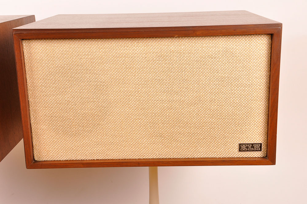 KLH Mid Century Modern Pedestal Turntable With Two Speakers | EBTH