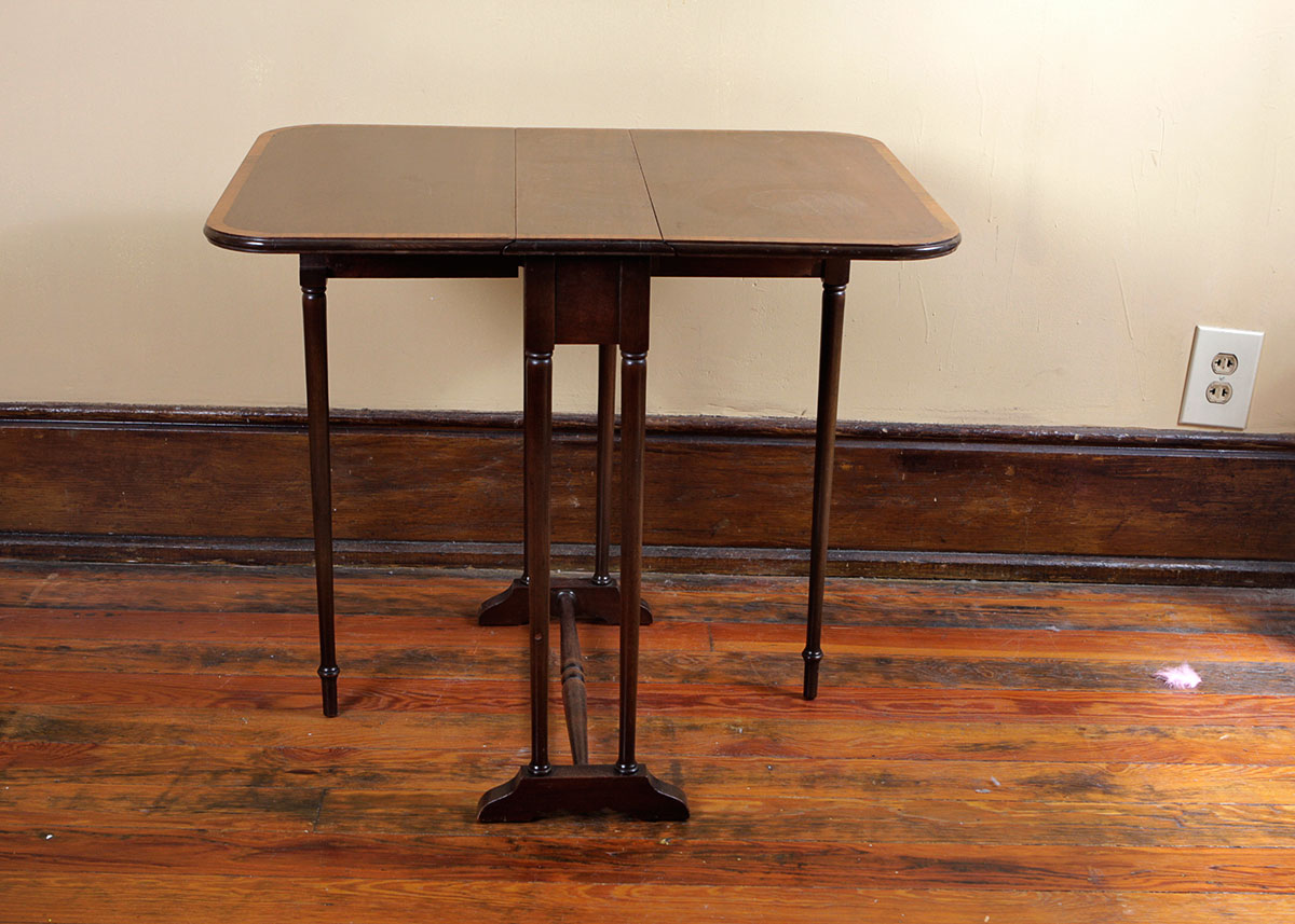 Mahogany Gate Leg Side Table | EBTH