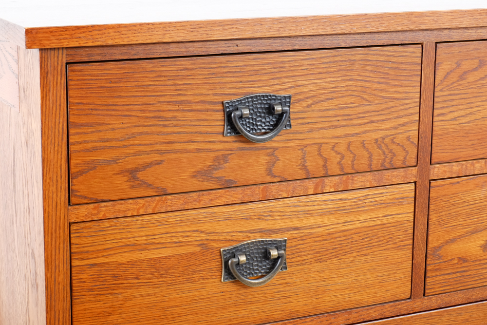 Thomasville Oak Mission Style Chest of Drawers | EBTH