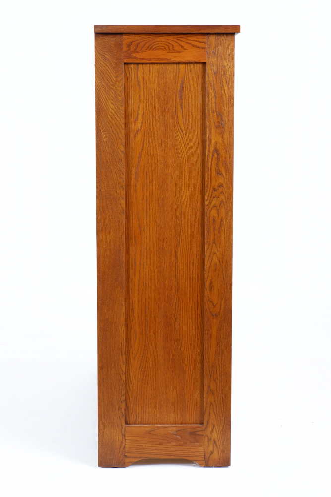 Thomasville Oak Mission Style Chest of Drawers | EBTH