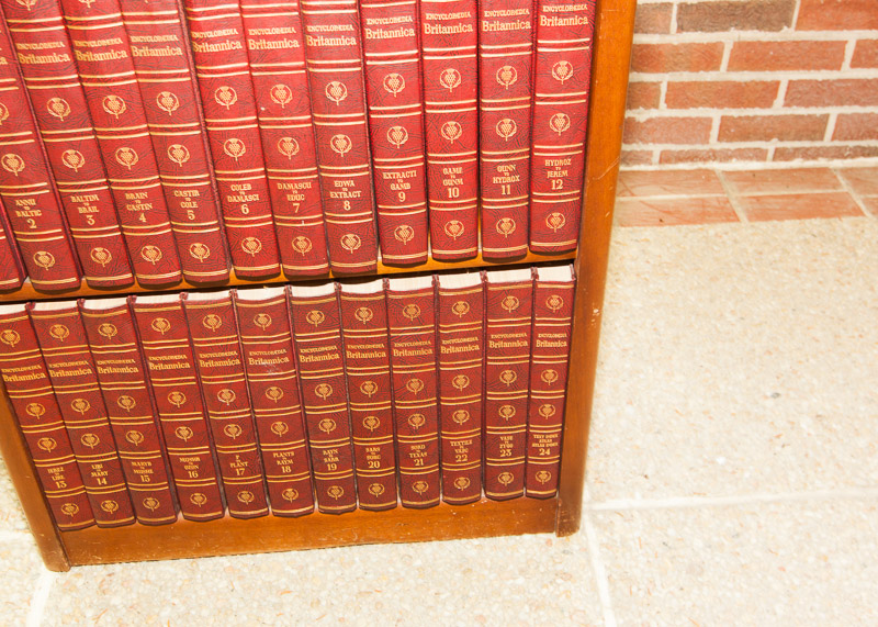 complete-1960-encyclopedia-britannica-collection-and-bookshelf-ebth