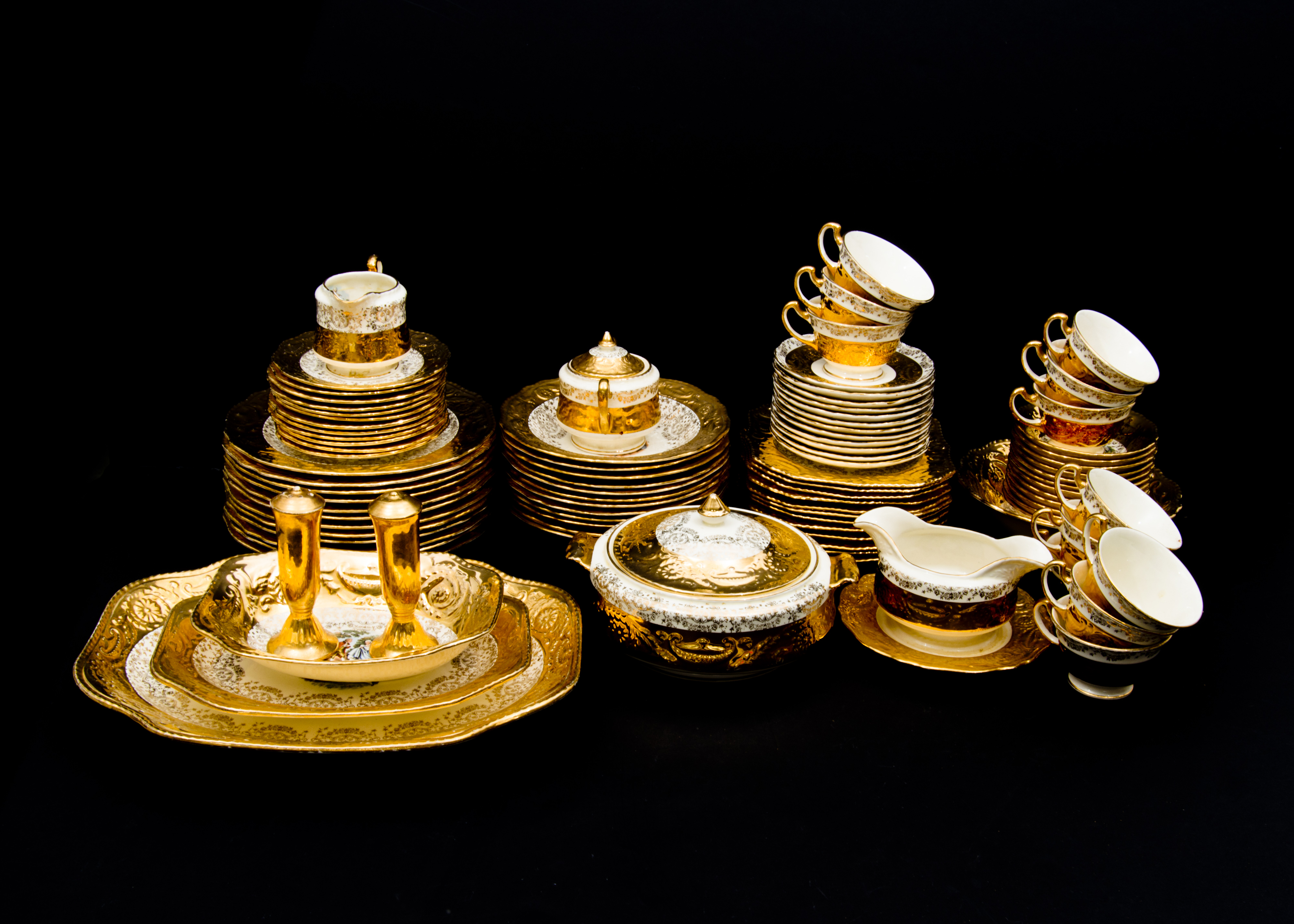 1930s 22 Karat Gold China Set - "Adam Antique" by Steubenville | EBTH