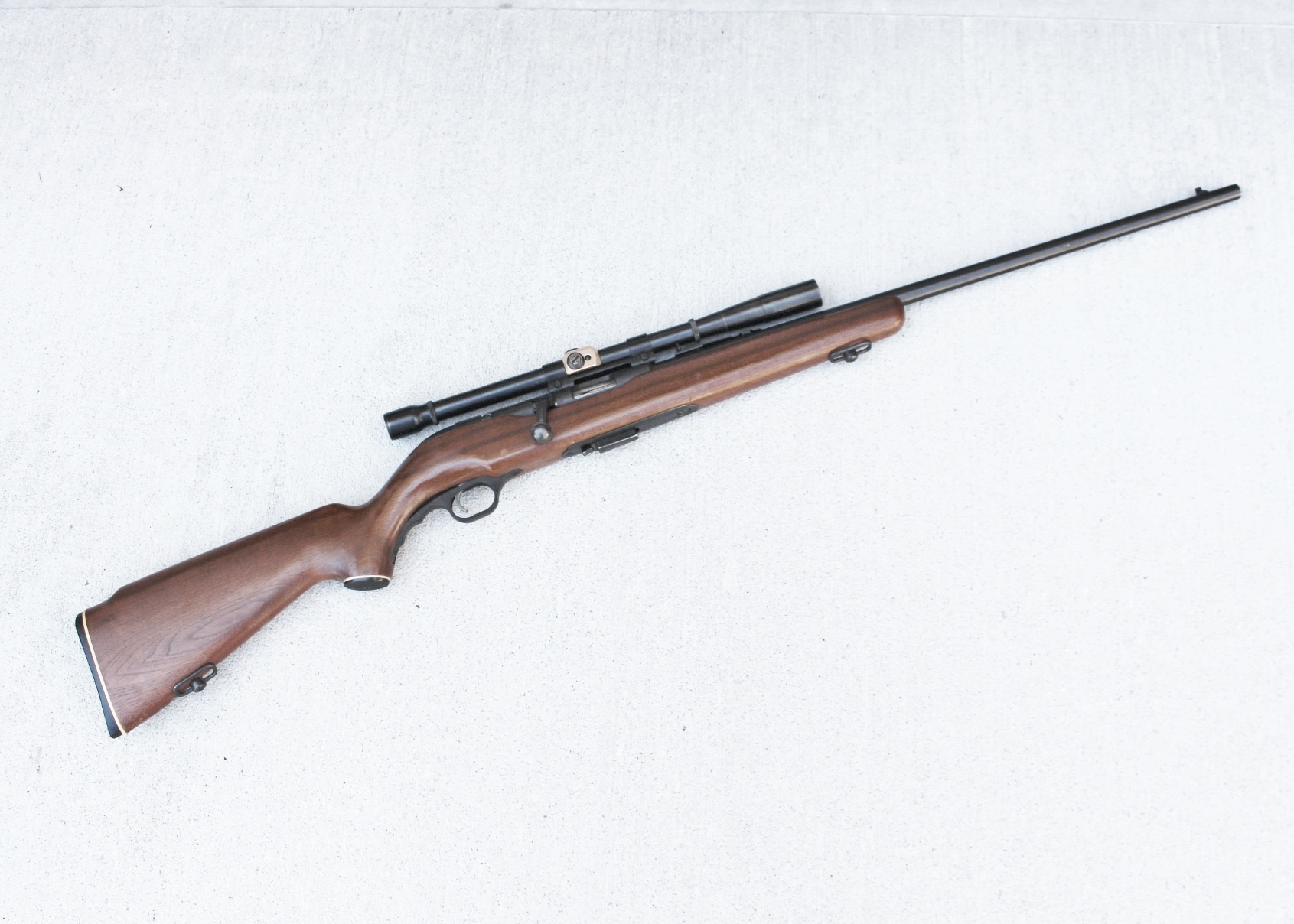 Mossberg Chuckster Model 640KA .22 Mag WMR w/Weaver Scope | EBTH