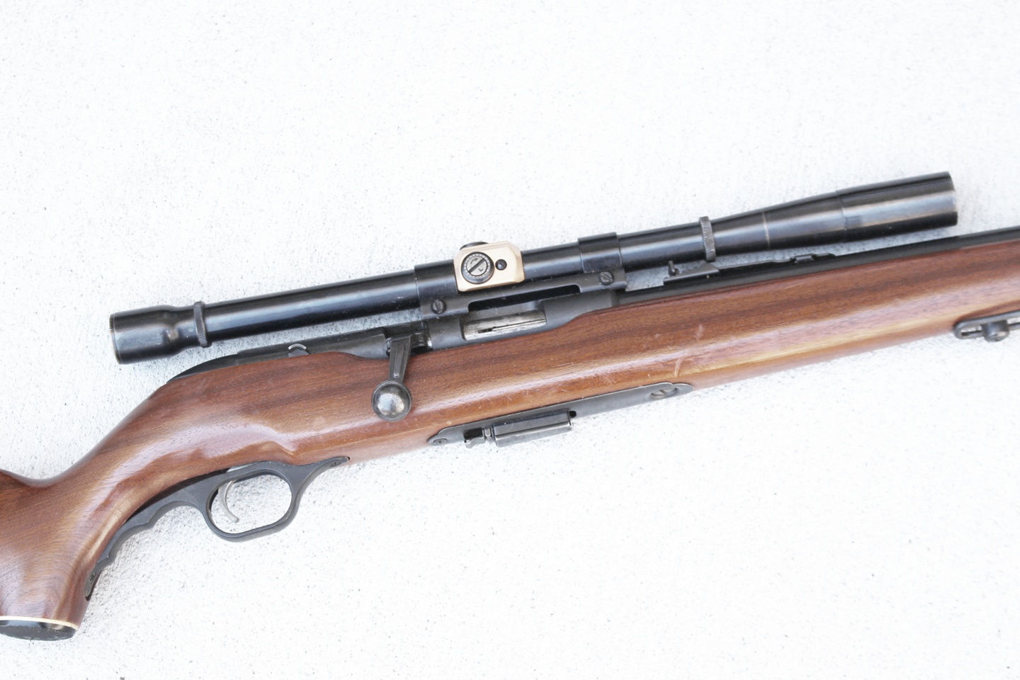 Mossberg Chuckster Model 640KA .22 Mag WMR w/Weaver Scope | EBTH