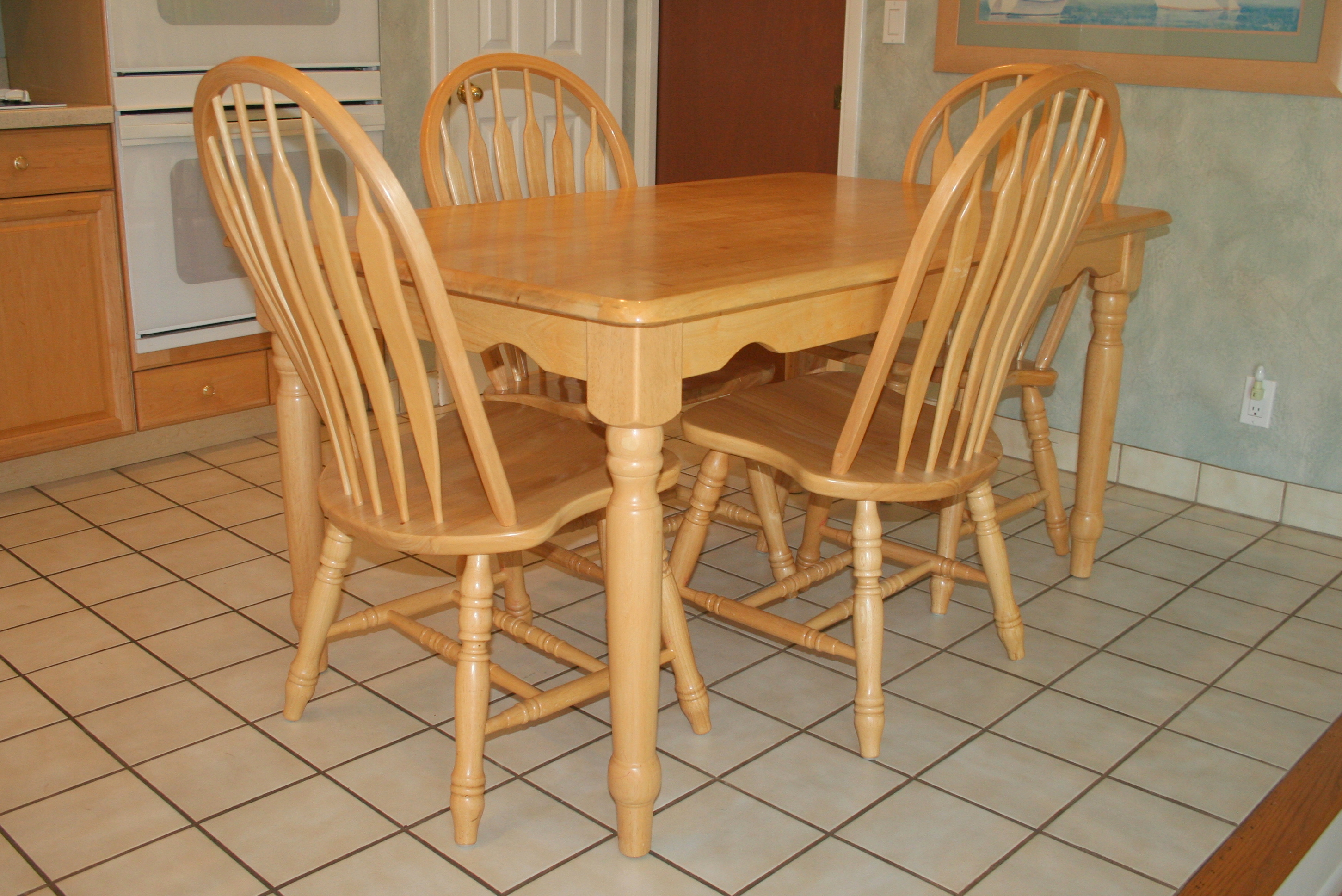 Maple Dinette Set | EBTH