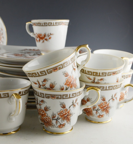 Jonas Roberts Ceramic Luncheon Set of Eleven | EBTH