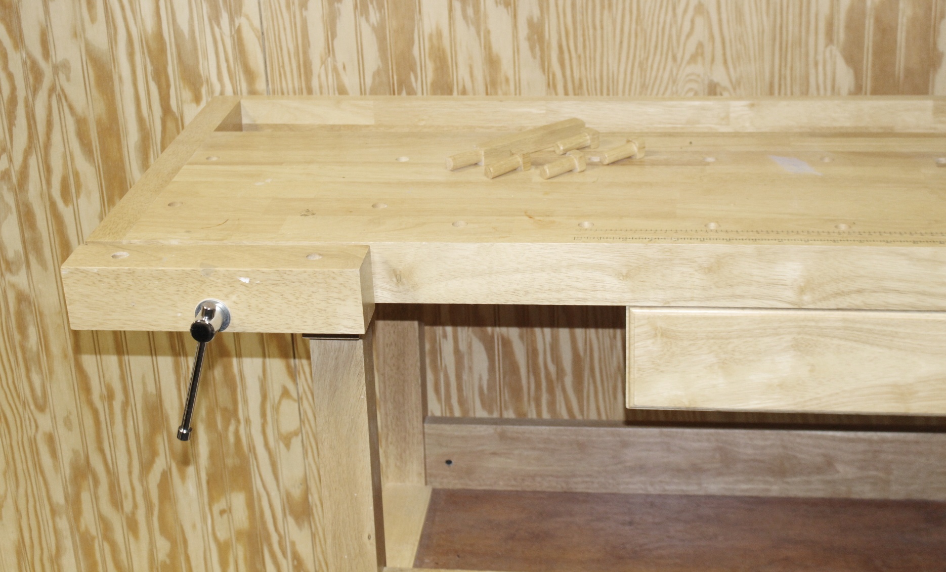 White Gate Oak Work Bench w/ Two Vises | EBTH