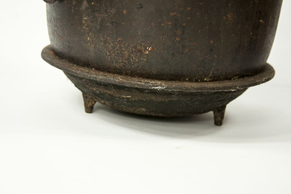Antique Cast Iron Containers | EBTH