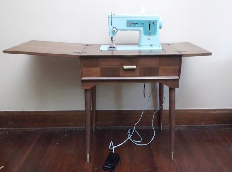 Vintage Singer Sewing Machine Treadle Base Table with Glass Top : EBTH