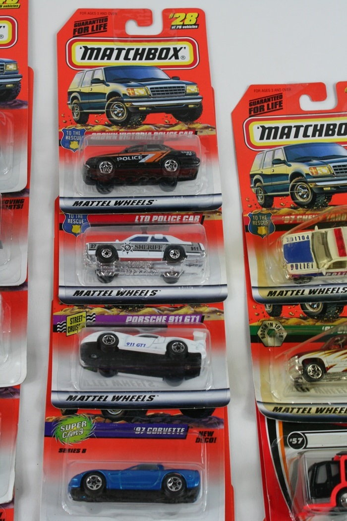 Lot of 28 assorted Matchbox Cars | EBTH