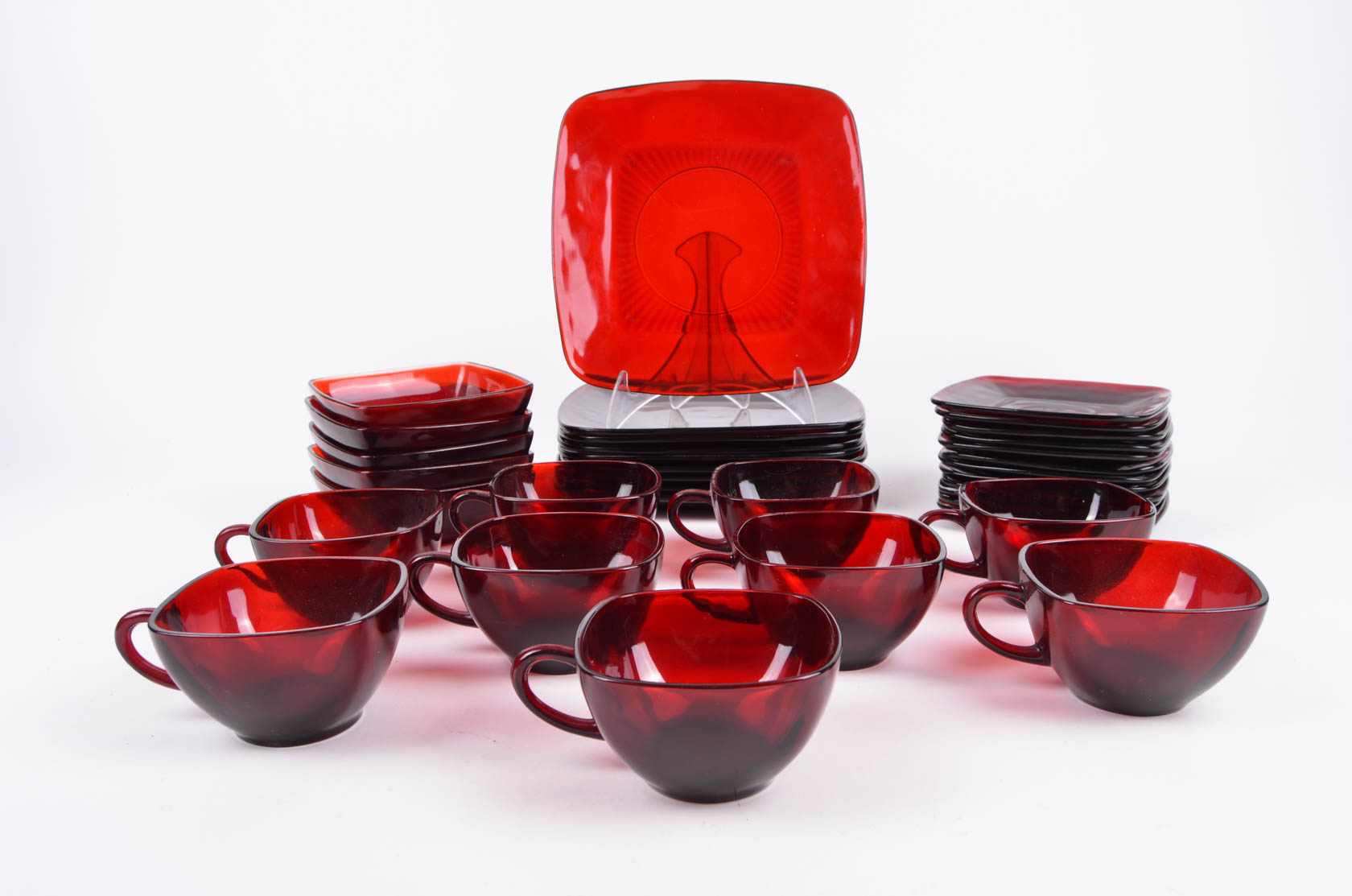 Collection of Ruby Red Dishes | EBTH