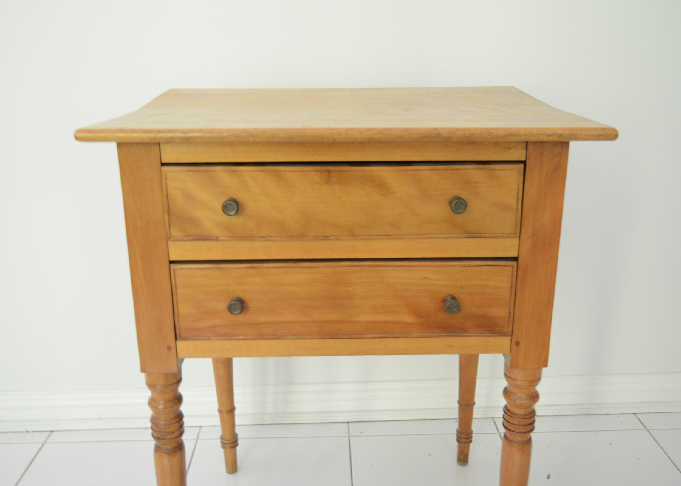 Antique Colonial End Table | EBTH