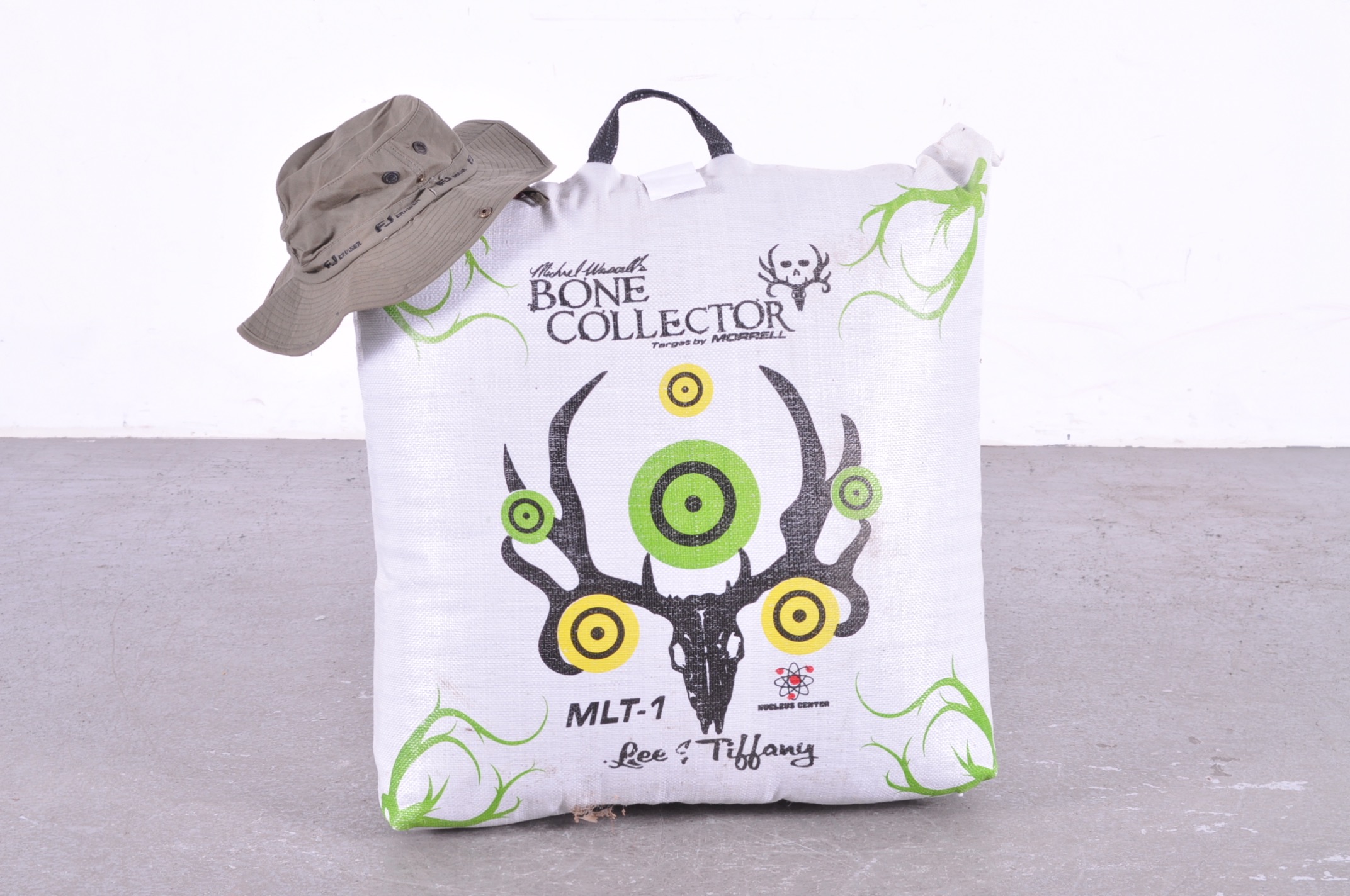 Bone Collector Archery Target by Morrell and Camouflage Net | EBTH