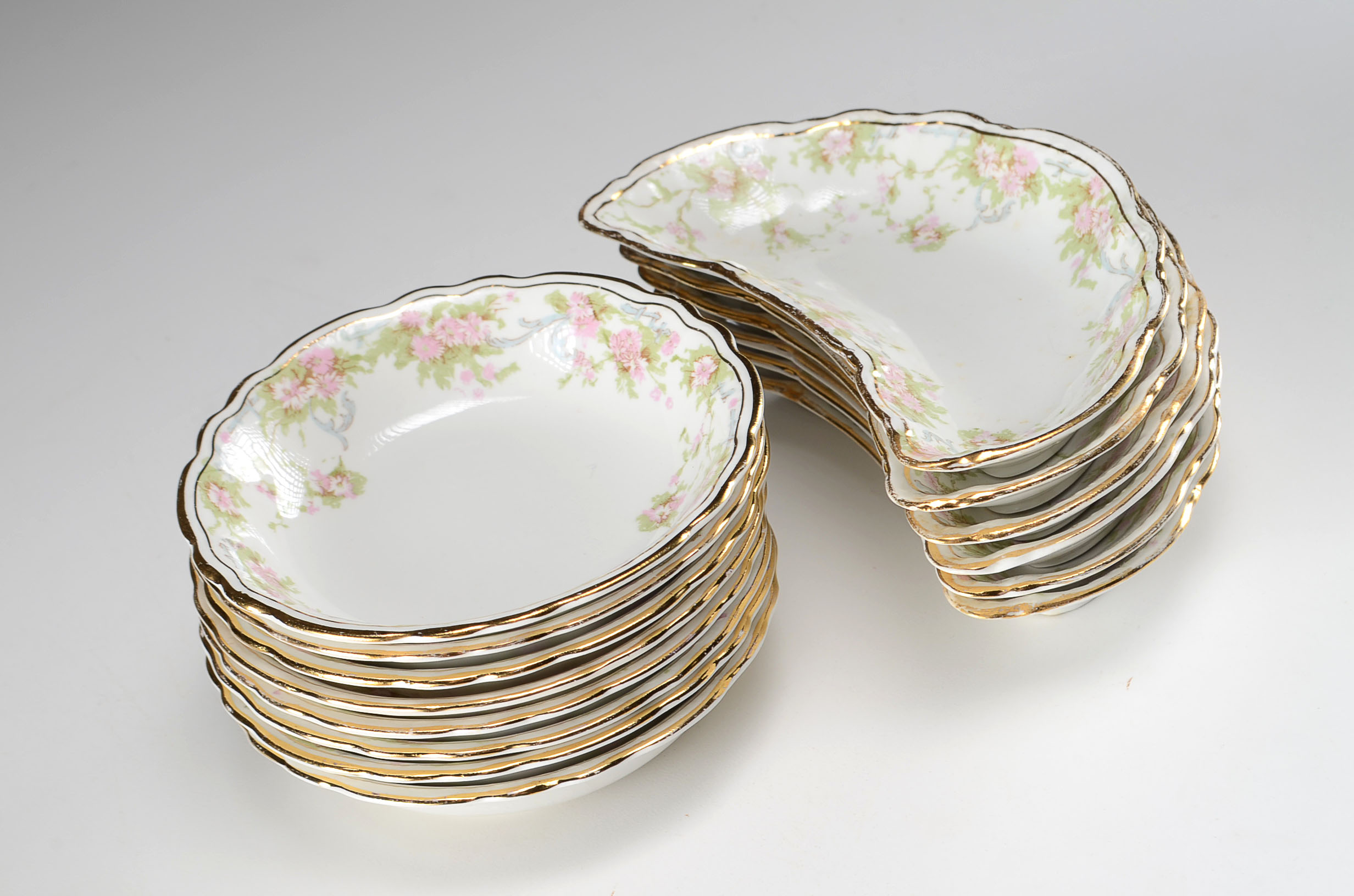 Collection of Homer Laughlin Bone China in "Hudson" Pattern | EBTH