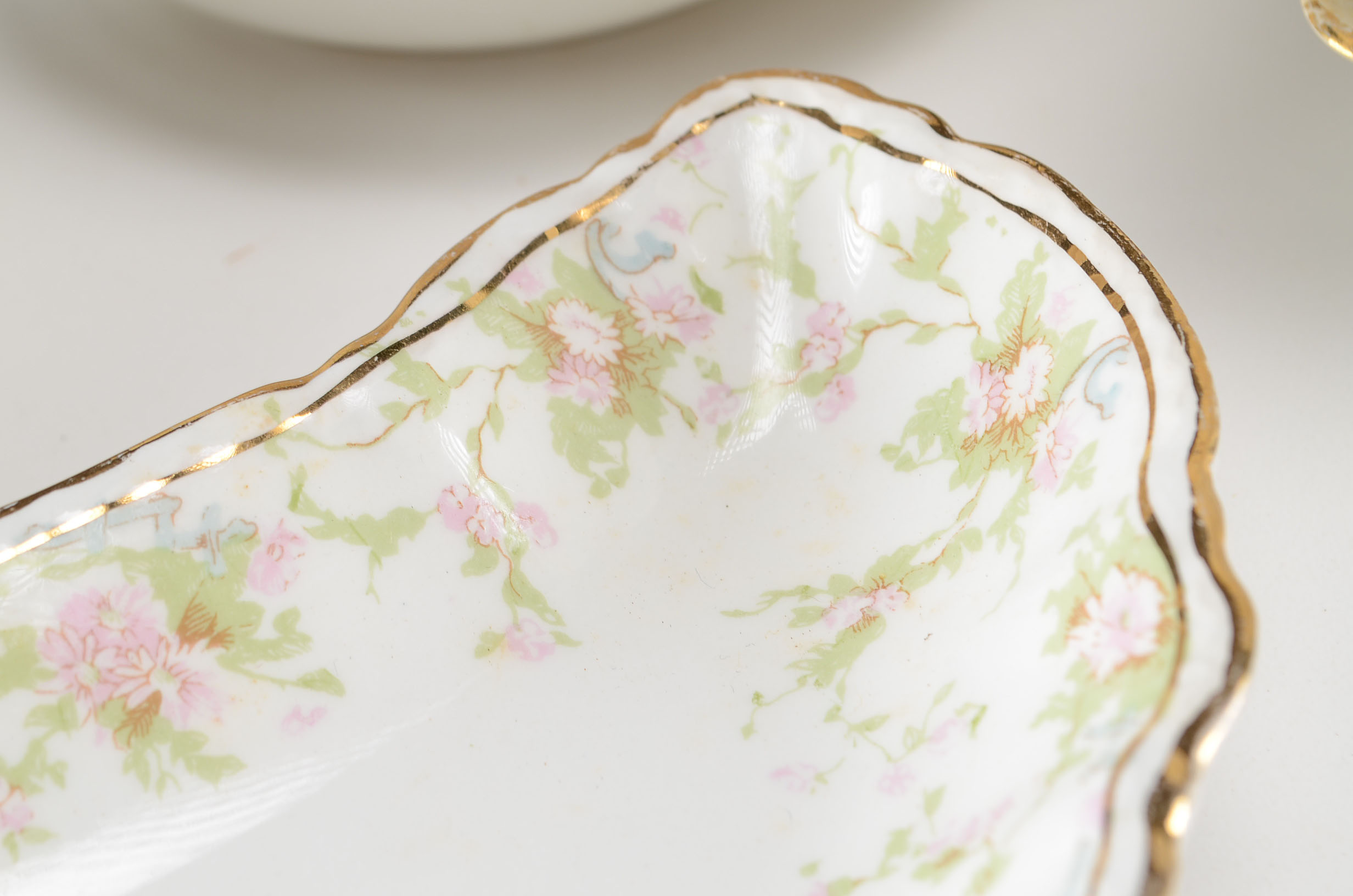 Collection of Homer Laughlin Bone China in "Hudson" Pattern | EBTH