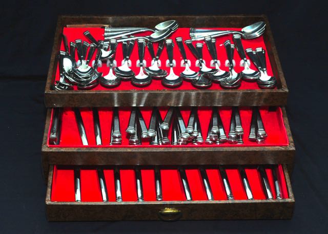 Set of Oneida Achievement 18/8 Stainless Flatware | EBTH