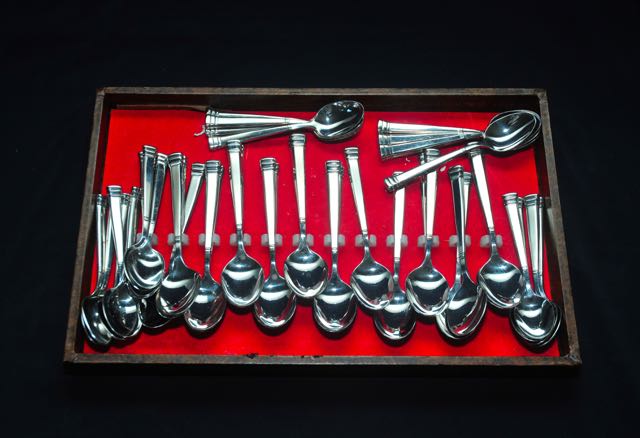 Set of Oneida Achievement 18/8 Stainless Flatware | EBTH