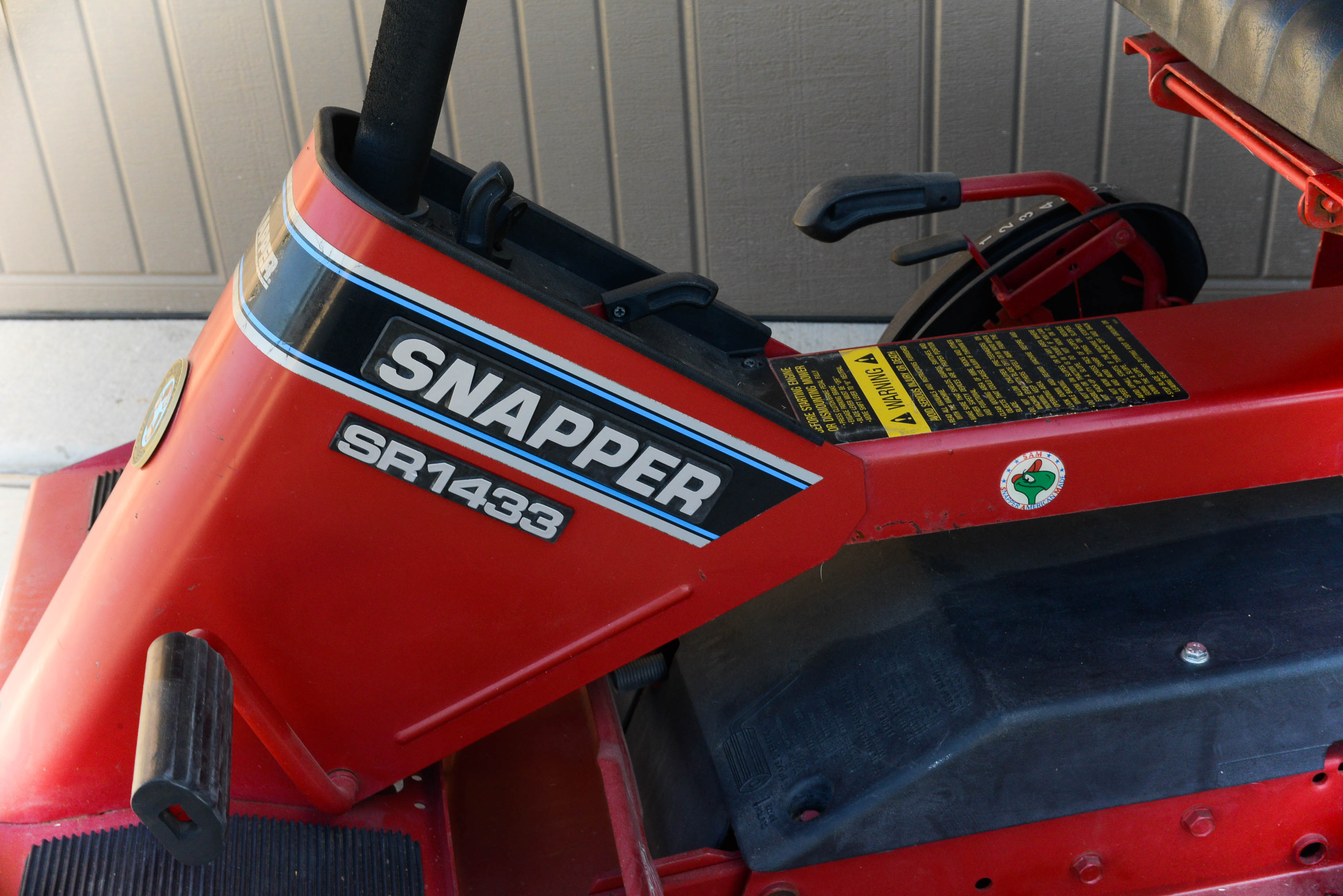 Snapper SR1433 Riding Lawn Mower | EBTH