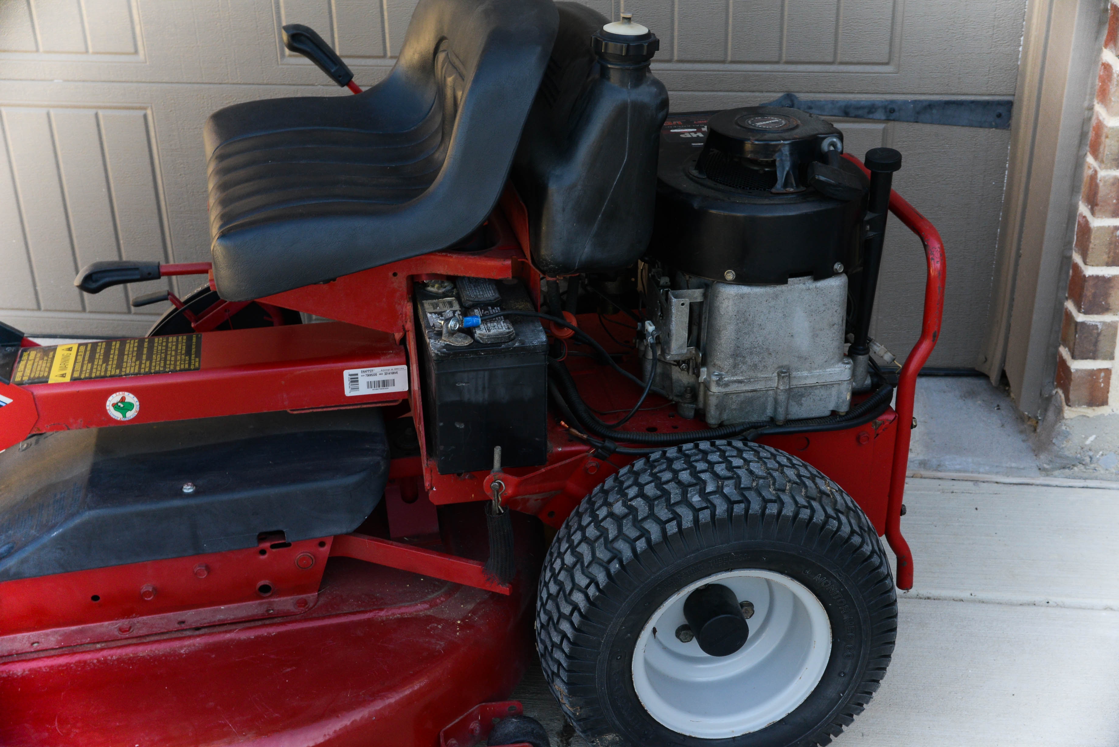 Snapper SR1433 Riding Lawn Mower | EBTH