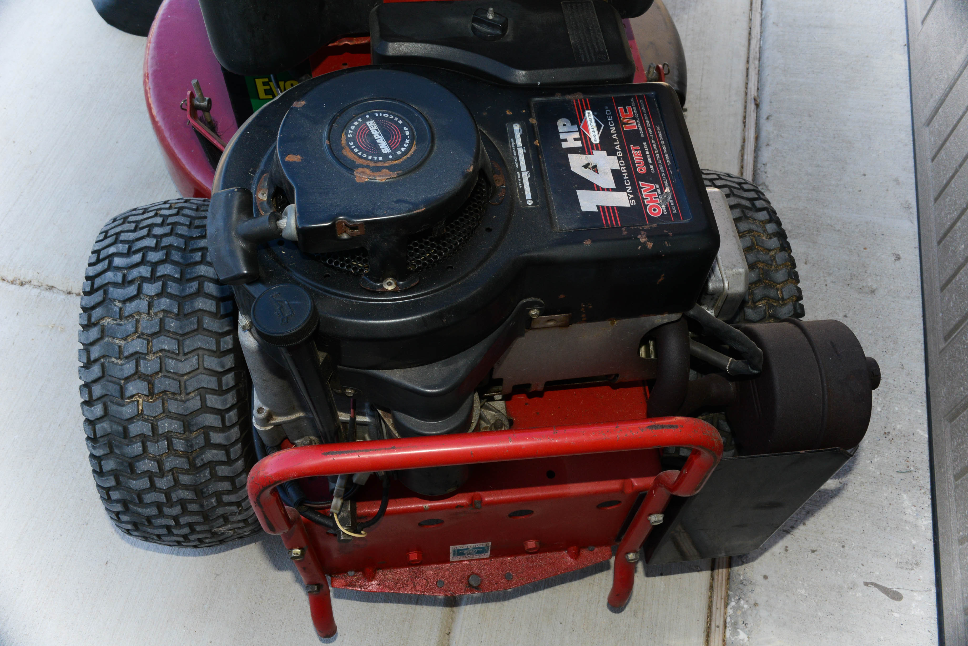 Snapper SR1433 Riding Lawn Mower | EBTH