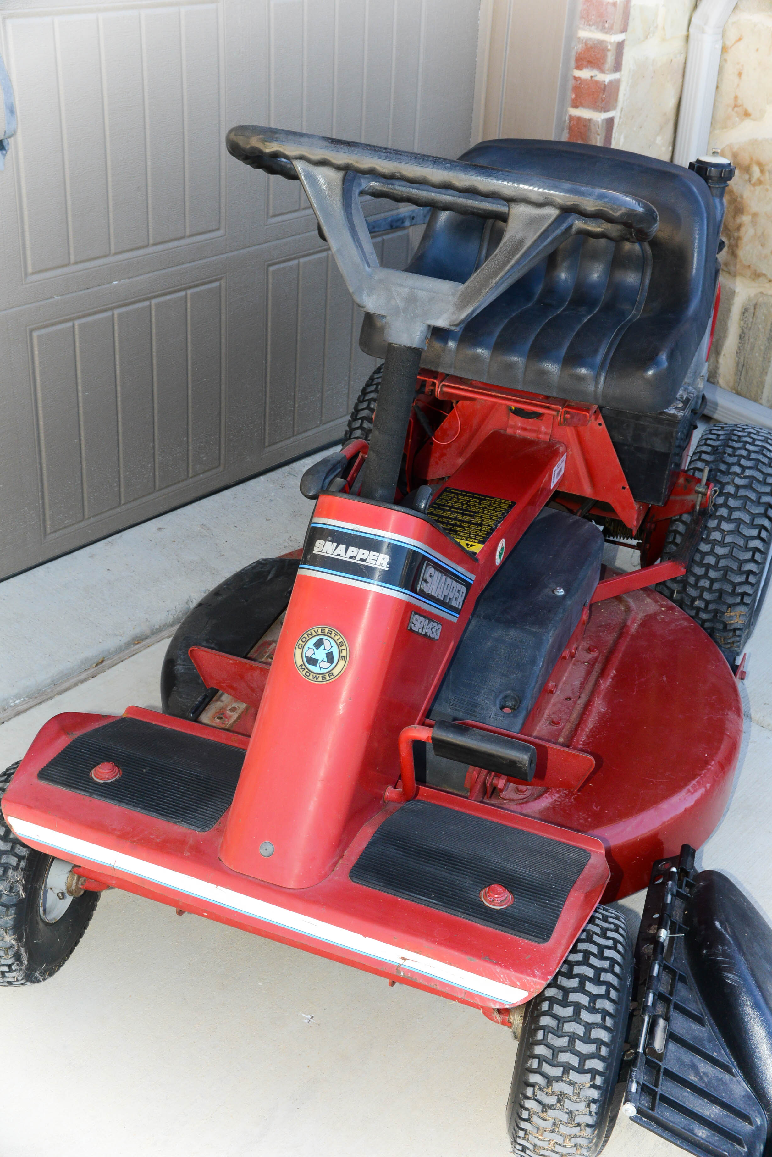 Snapper SR1433 Riding Lawn Mower | EBTH