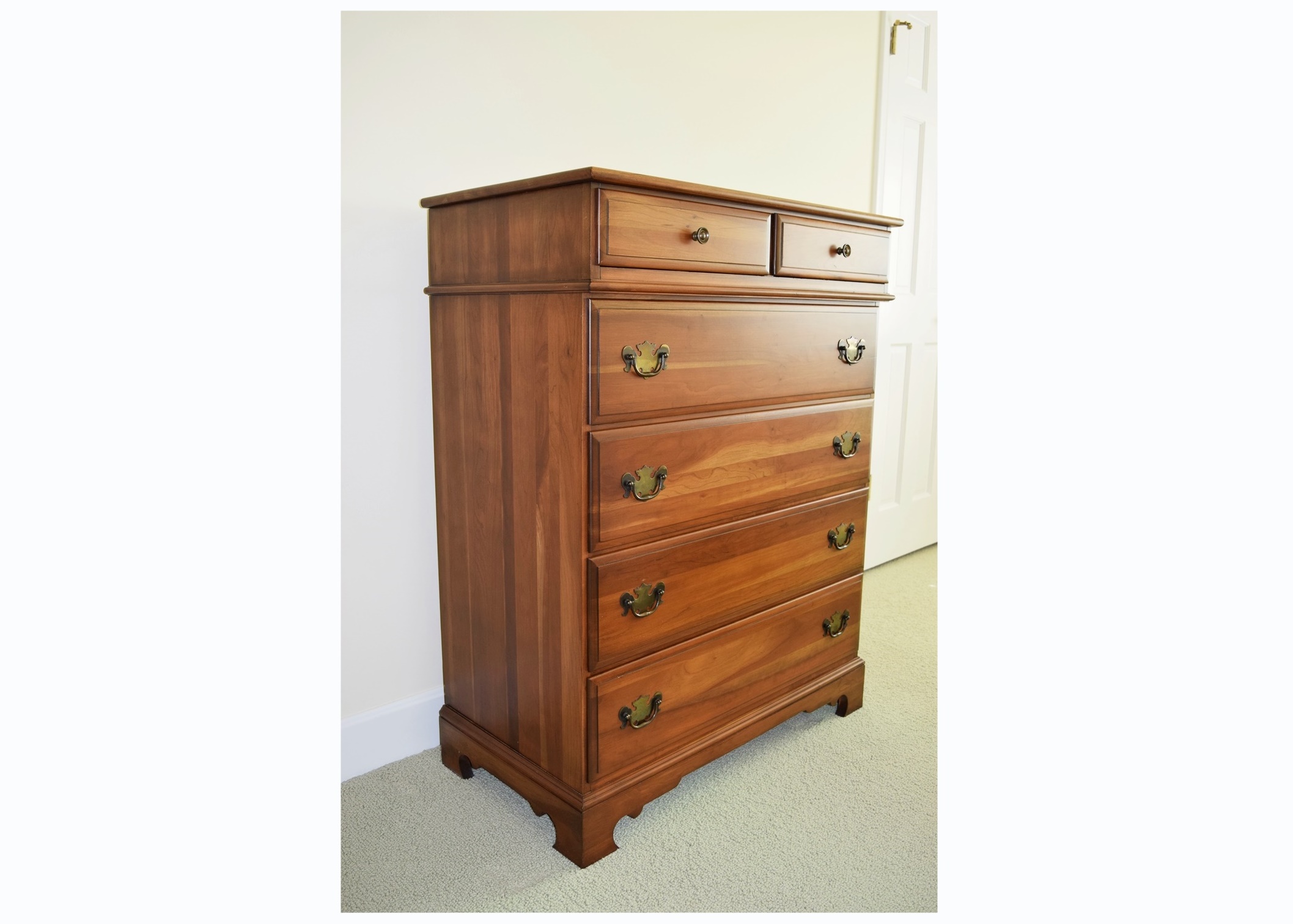 Vintage Taylor Jamestown Solid Maple Dresser | EBTH