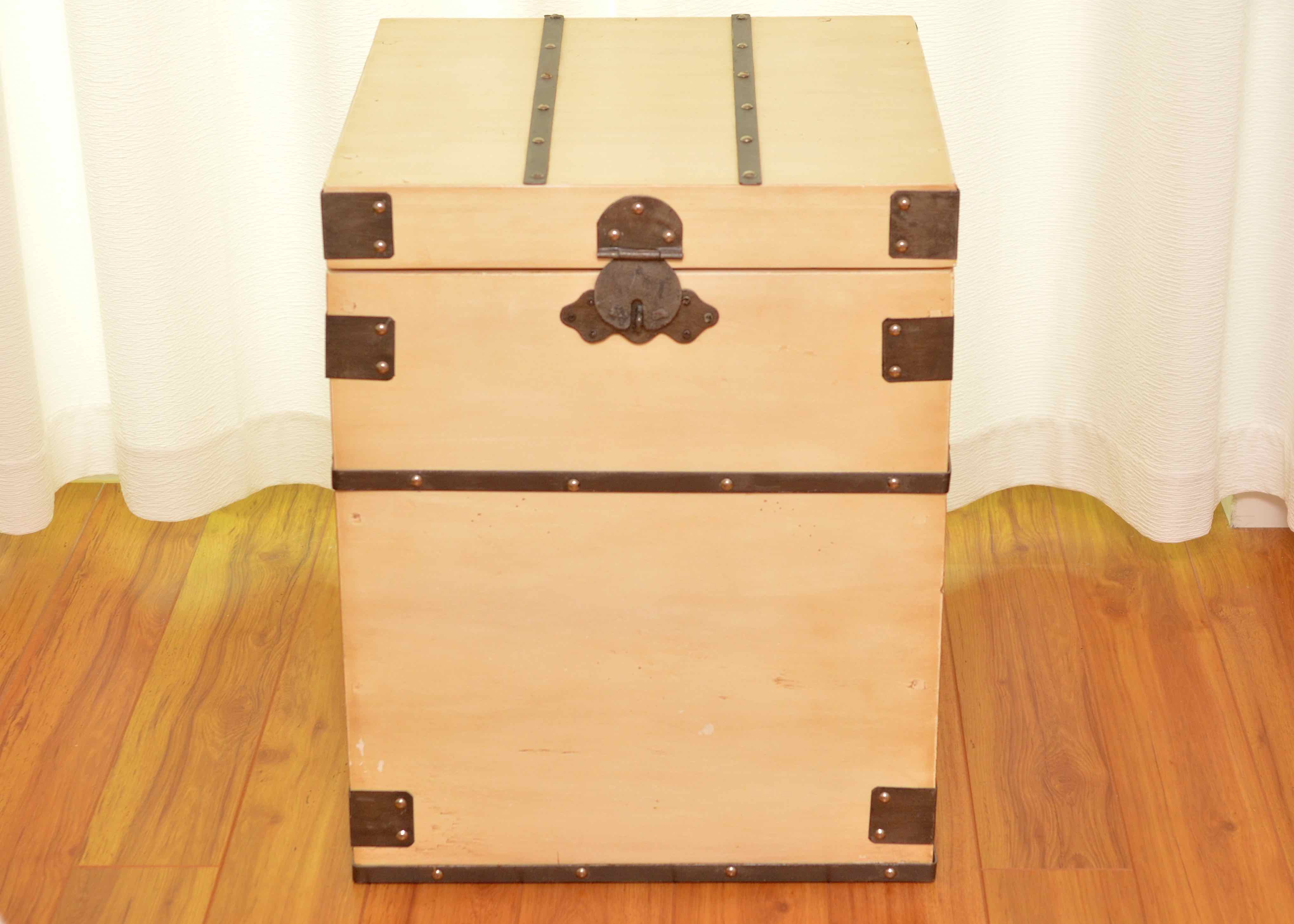 Small Linen Trunk | EBTH