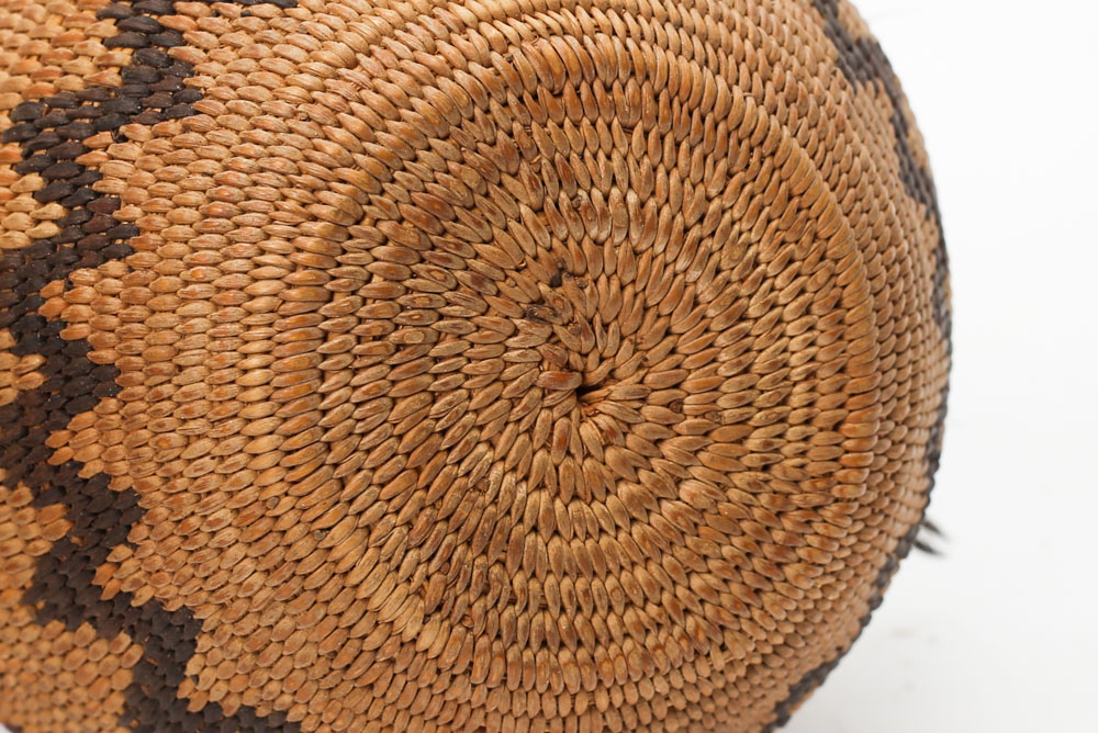 Rare Antique Tule River Tribe Native American Basket | EBTH