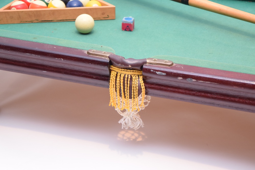 "Minnesota Fats" Miniature Pool Table | EBTH