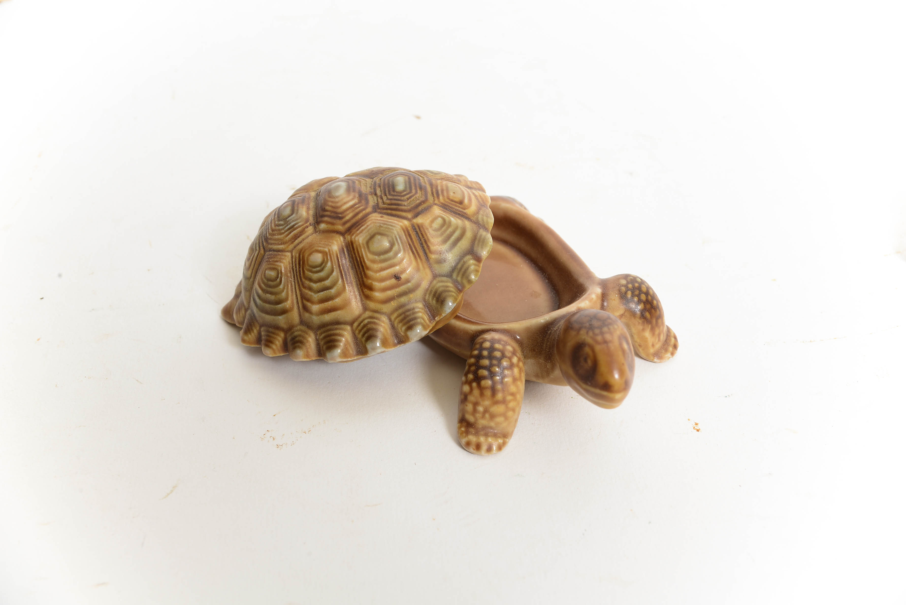 Three Porcelain Tortoises by Wade | EBTH