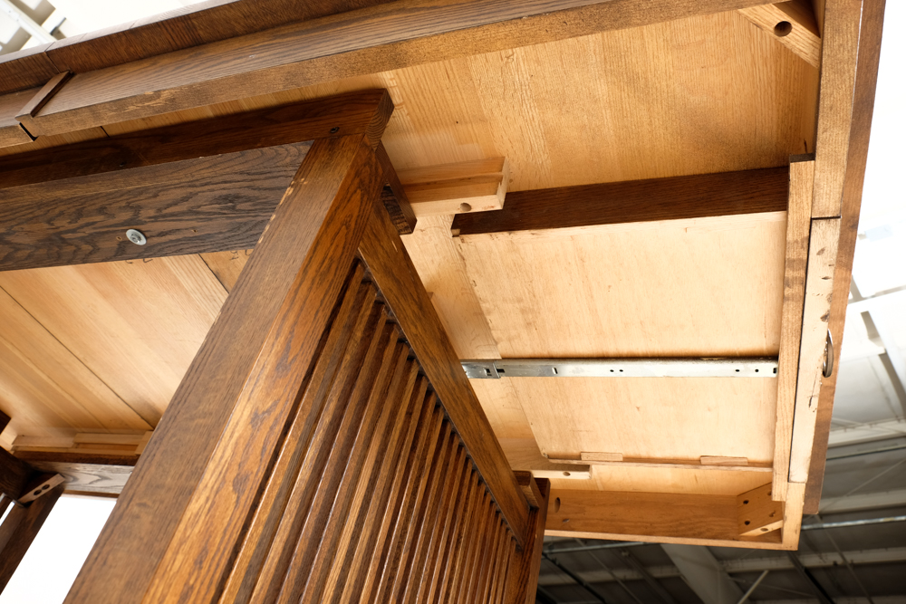 Frank Lloyd Wright - Prairie Style Oak Table and Six Chairs | EBTH