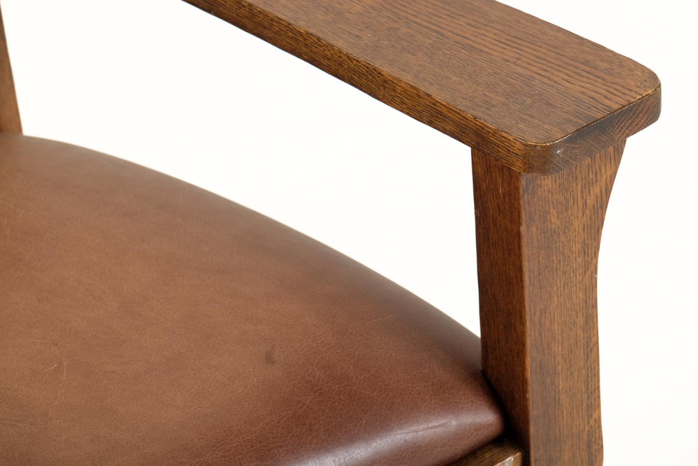 Frank Lloyd Wright - Prairie Style Oak Table and Six Chairs | EBTH