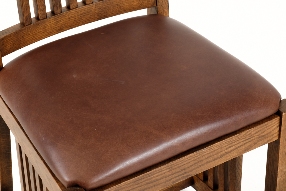 Frank Lloyd Wright - Prairie Style Oak Table and Six Chairs | EBTH