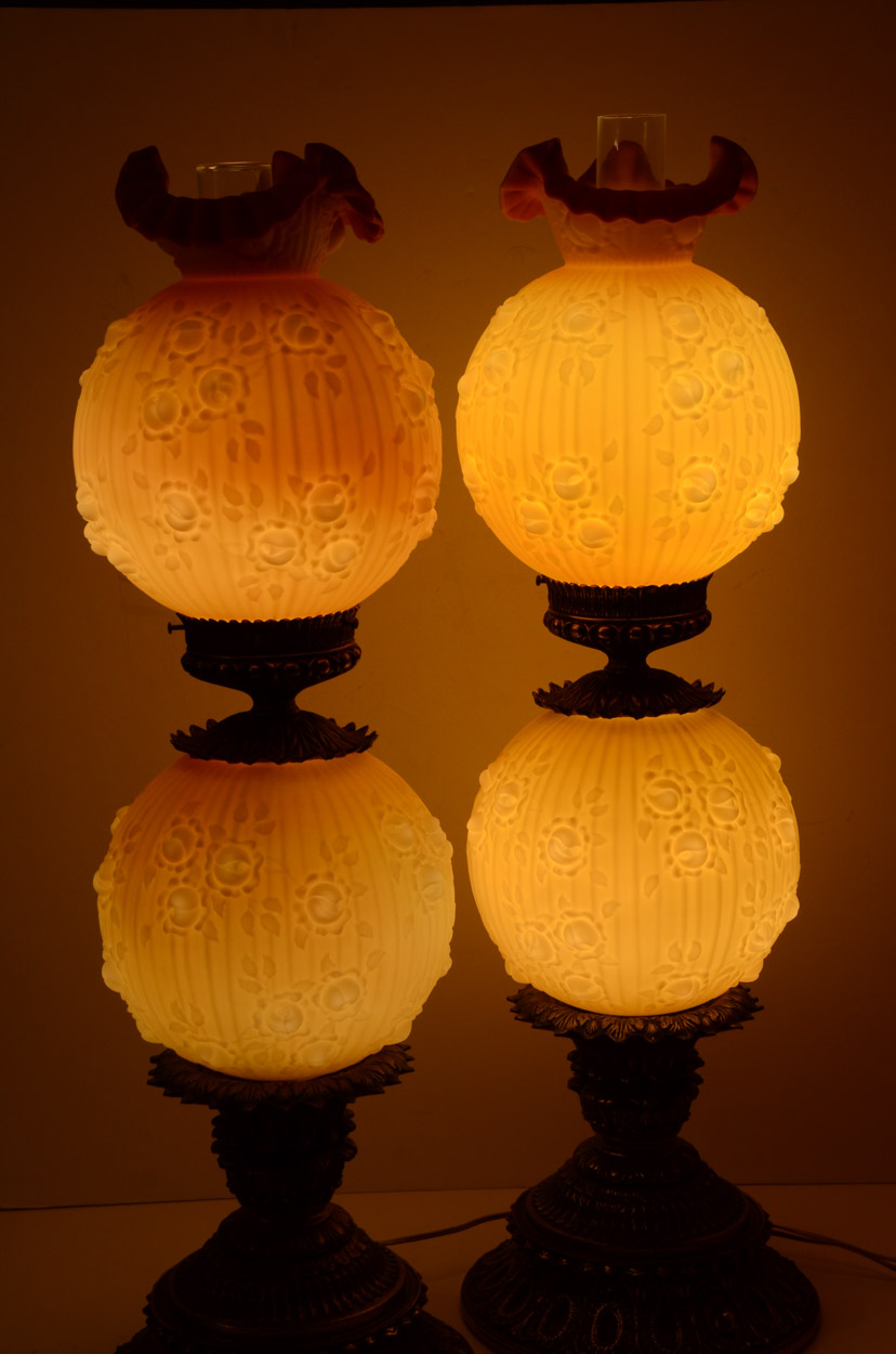 Pair of Vintage Fenton Gone with the Wind Burmese Glass Lamps | EBTH