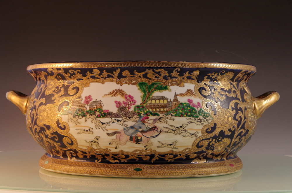 Chinese Hand Painted Porcelain Foot Bath with Hunt Scene | EBTH