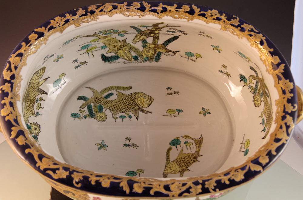 Chinese Hand Painted Porcelain Foot Bath with Hunt Scene | EBTH