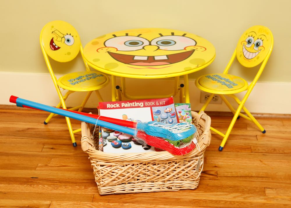 Spongebob Squarepants Table and Chair Set with Play Accessories | EBTH