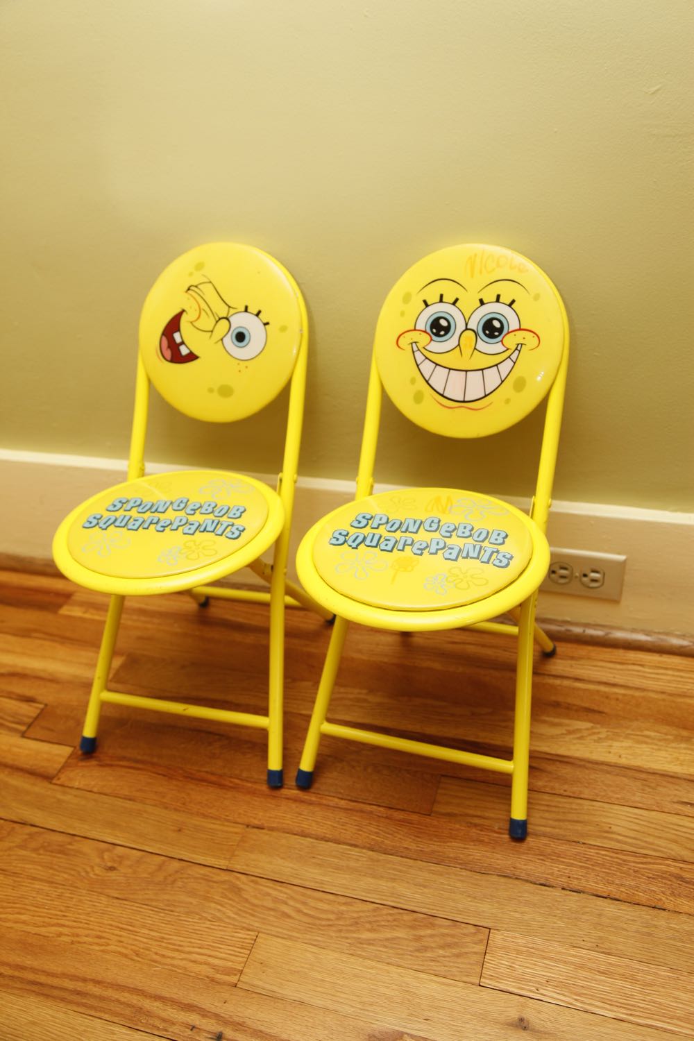 Spongebob Squarepants Table and Chair Set with Play Accessories | EBTH