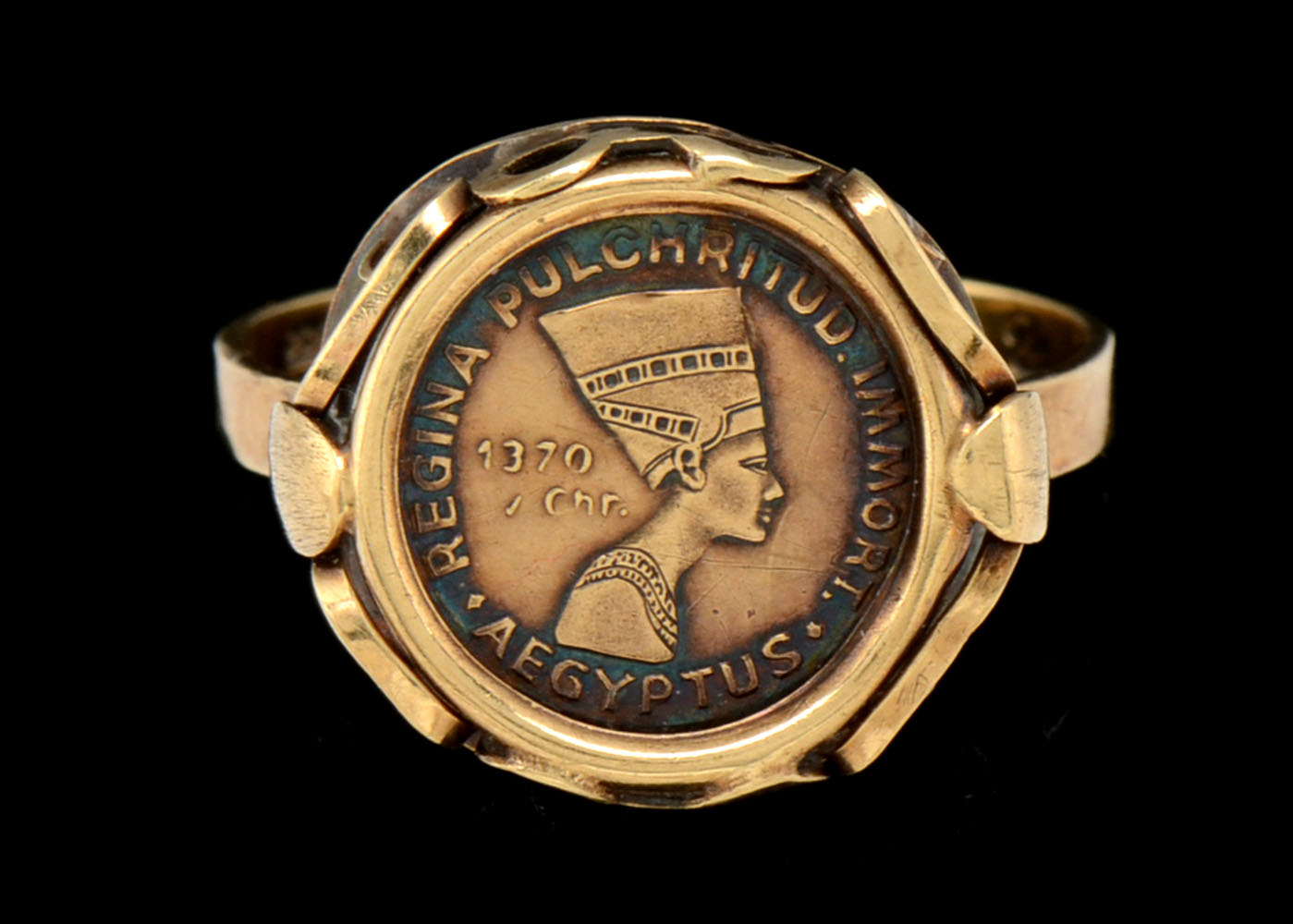8K Yellow Gold Egyptian Revival Neferetti Coin Ring | EBTH